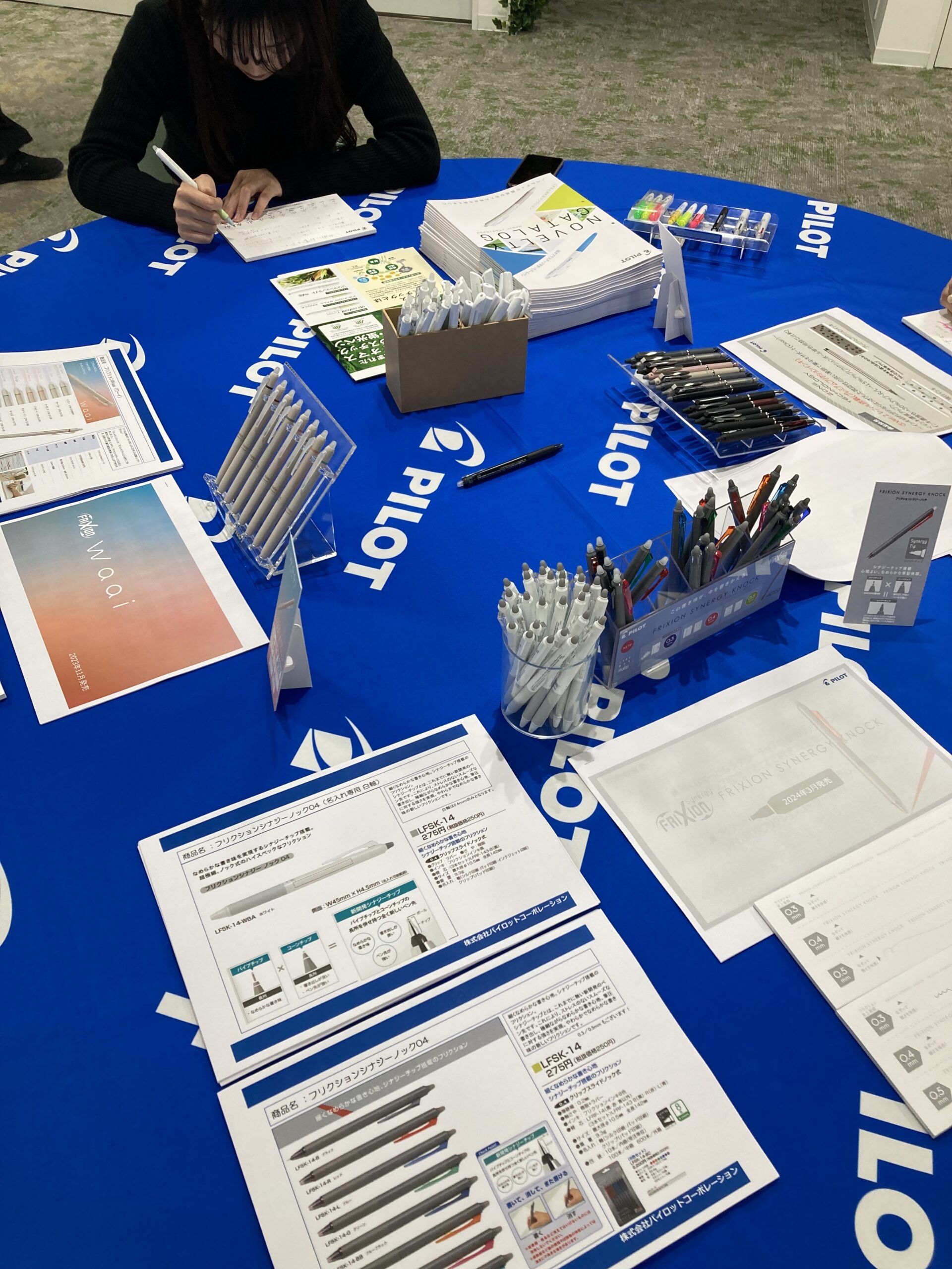 フリクション開発秘話「魔法のような色の変化をビーカーで再現したい」パイロットコーポレーションから始まった魔法のインキ | MARUTEN ...